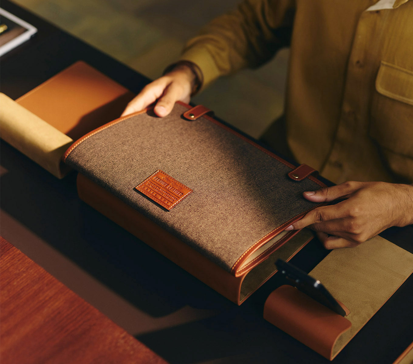 Foldaway Herringbone Laptop Jacket – Handcrafted Laptop Sleeve | Nappa ...